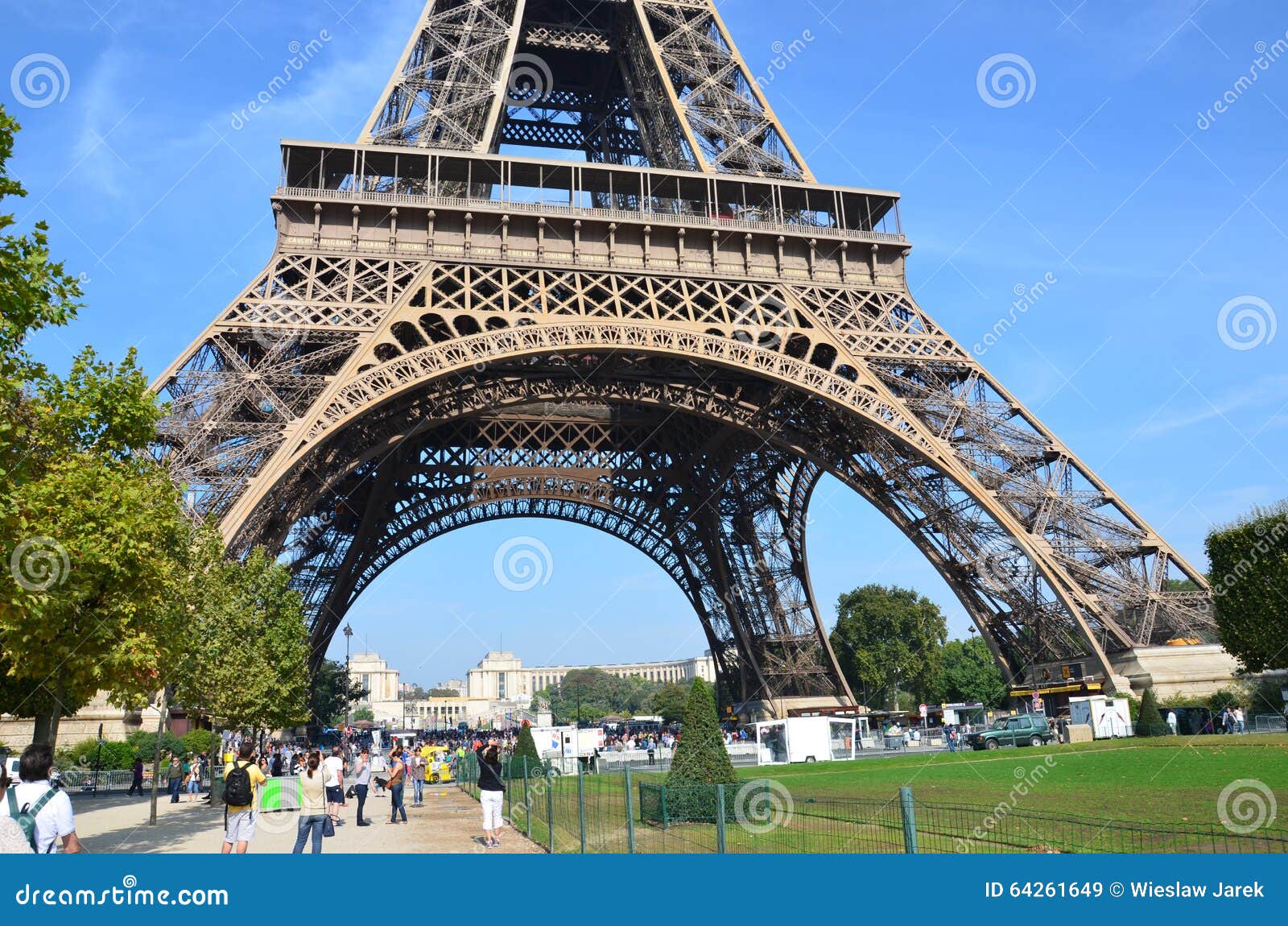 De Toren Van Eiffel - Het Beroemdste Symbool Van Parijs Redactionele ...
