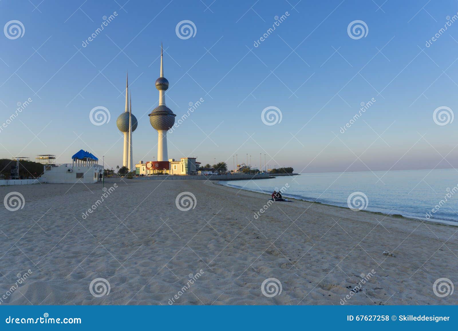 De Toren Van Koeweit in De Lente Redactionele Stock Foto - Image of ...
