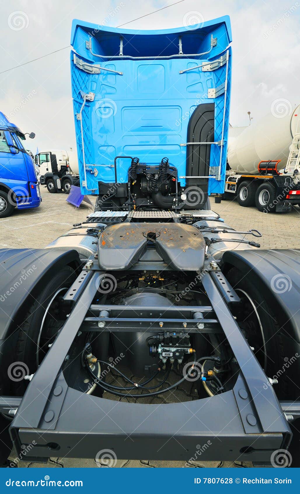 De Tractor Van De Vrachtwagen Stock Foto - Image of randen, band: 7807628