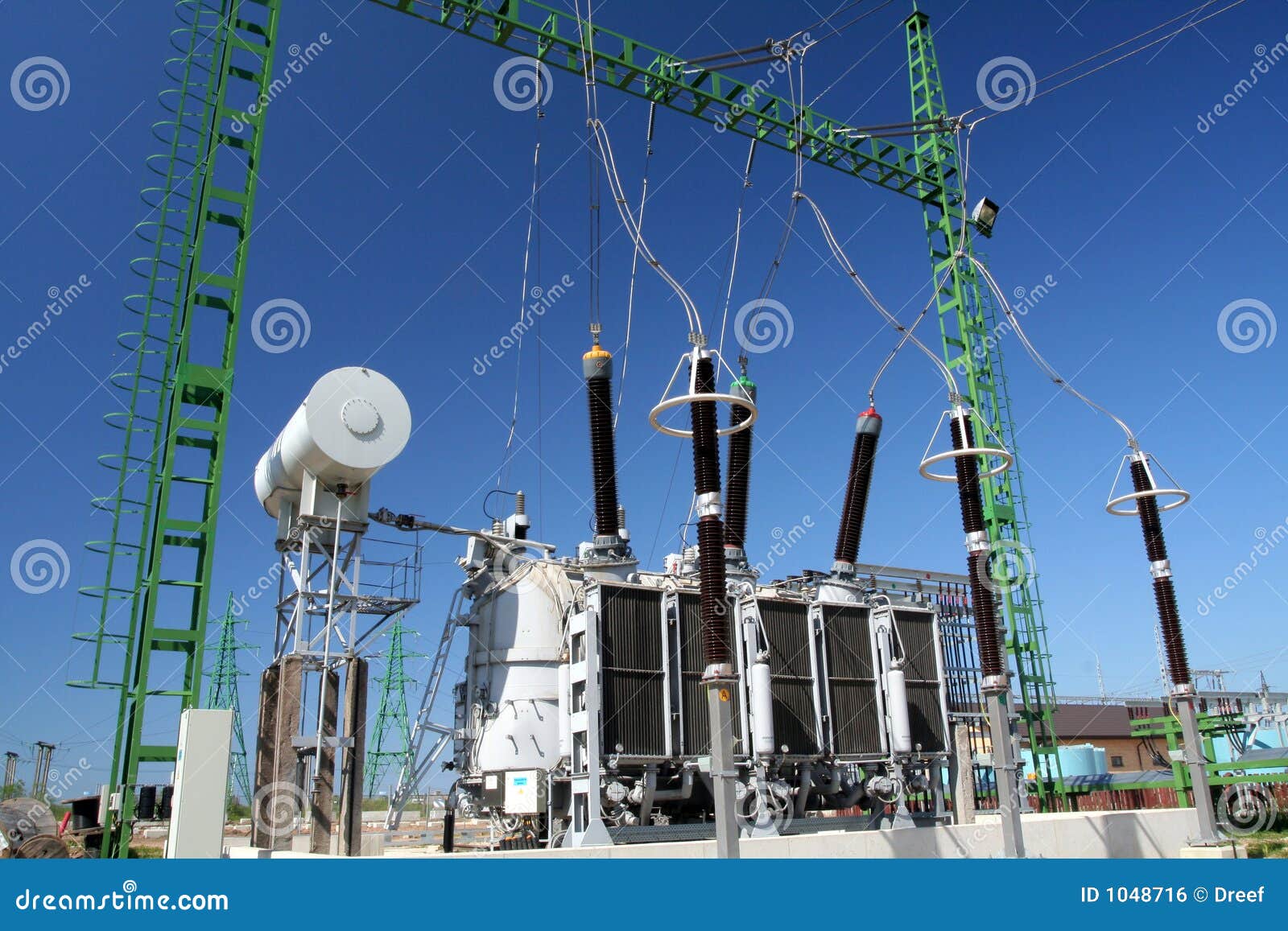 De Transformator Van De Hoogspanning Stock Foto - Image of ...