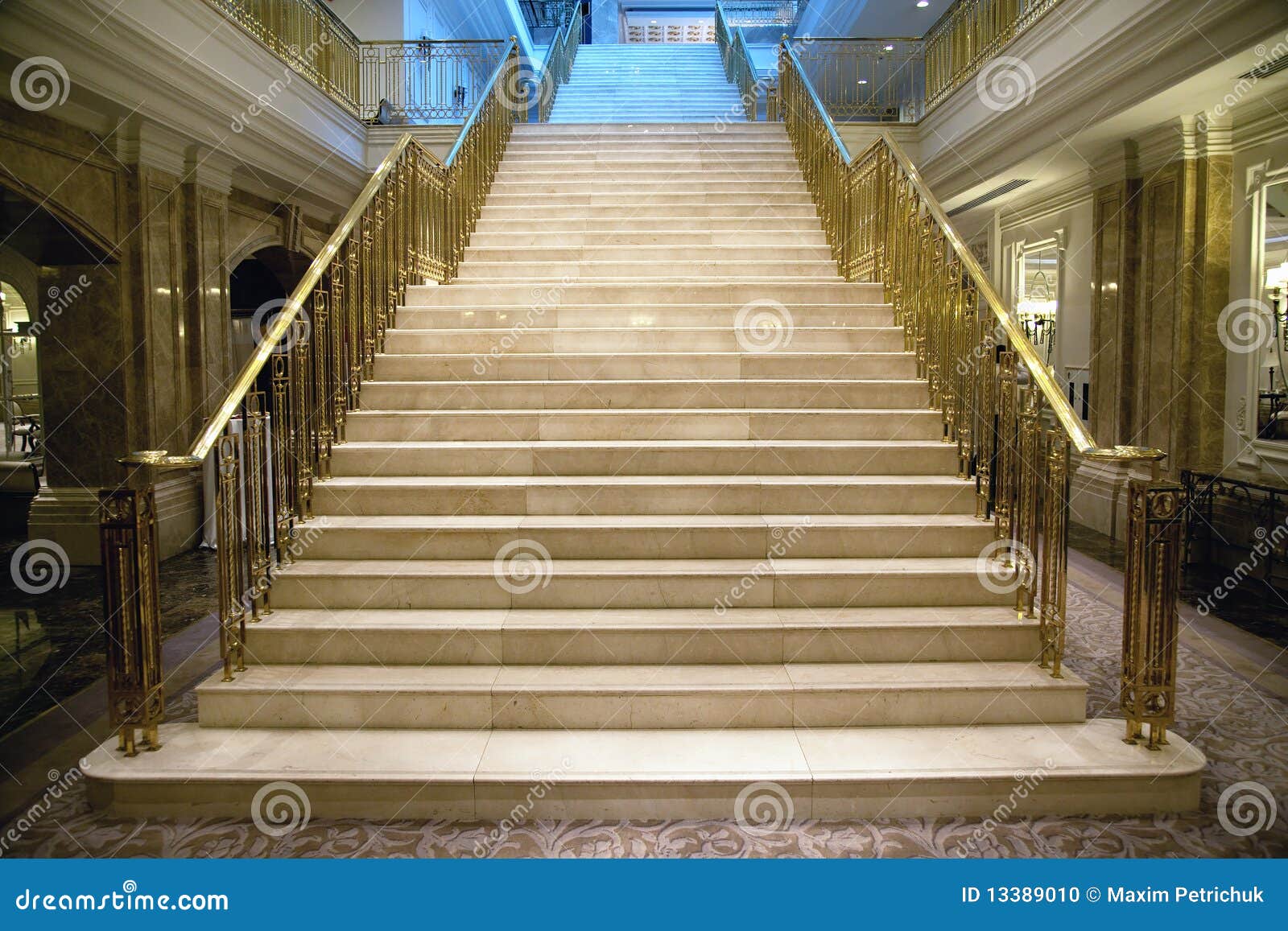 De trap van de luxe stock foto. Image of cultuur, elegantie - 13389010