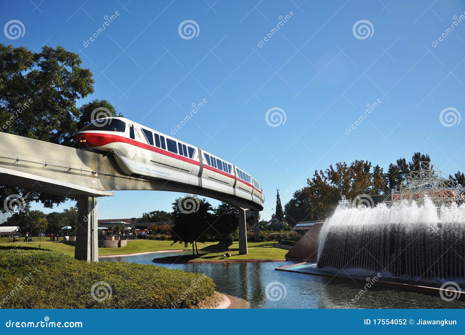 De Trein Van De Monorail Van Disney in Epcot Redactionele Fotografie ...