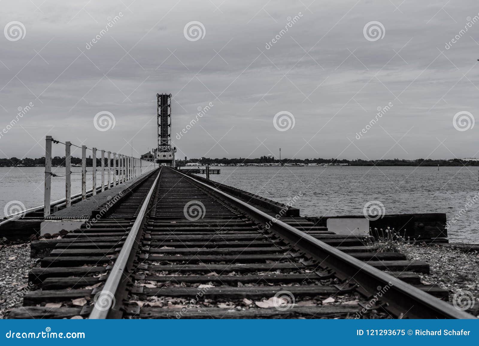 De treinsporen stock afbeelding. Image of nave, sporen - 121293675