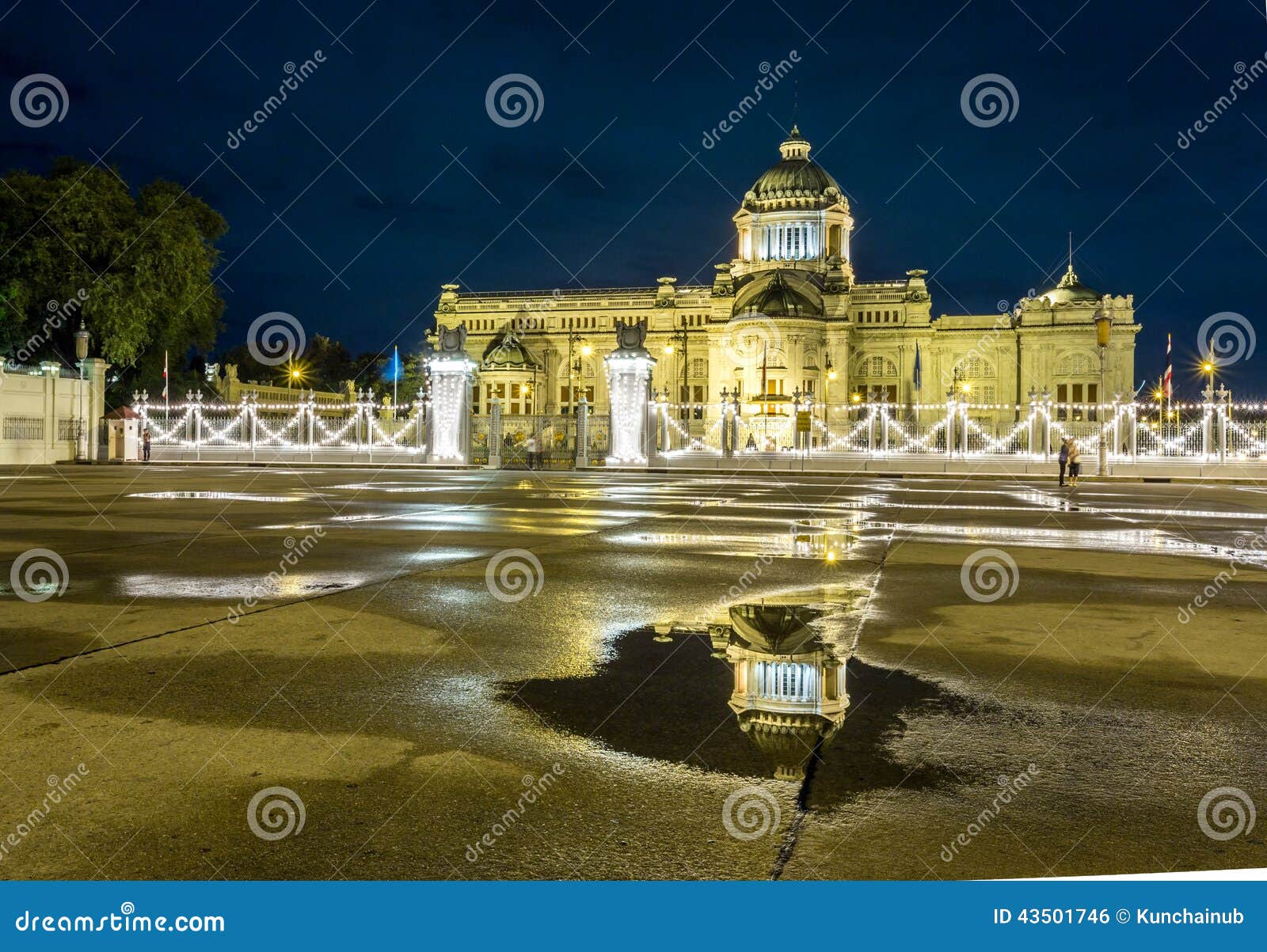 De Troon Hall in Dusit Palace Van Anantasamakhom Stock Foto - Image of ...