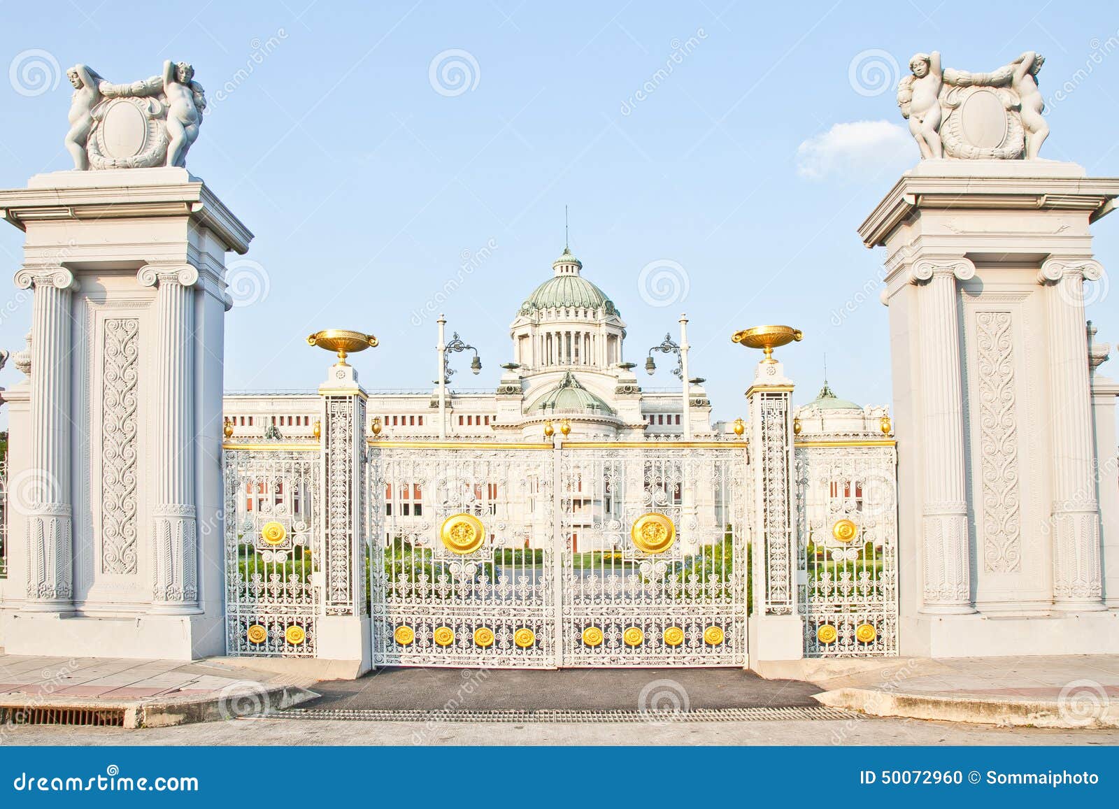 De Troon Hall in Dusit Palace Van Anantasamakhom Stock Foto - Image of ...
