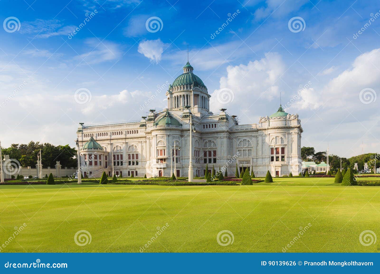De Troon Hall in Dusit Palace Van Anantasamakhom Stock Foto - Image of ...