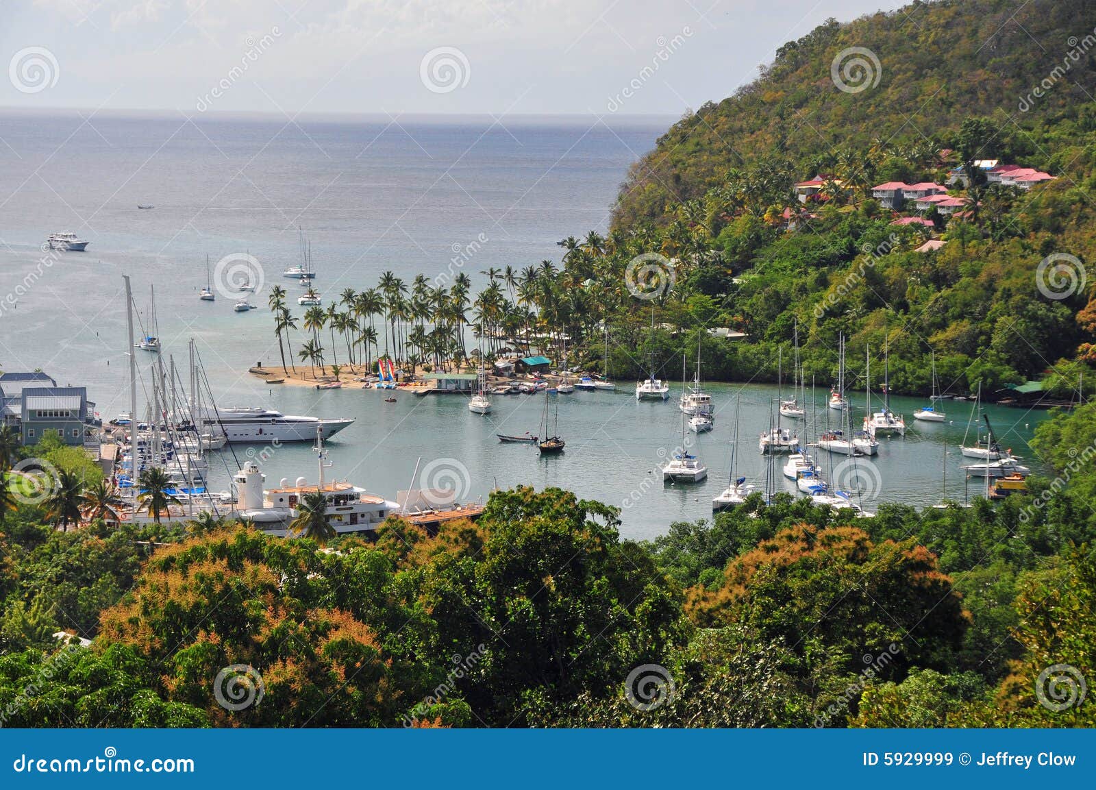 De Tropische Inham Overziet Stock Afbeelding - Image of inham, vakantie ...