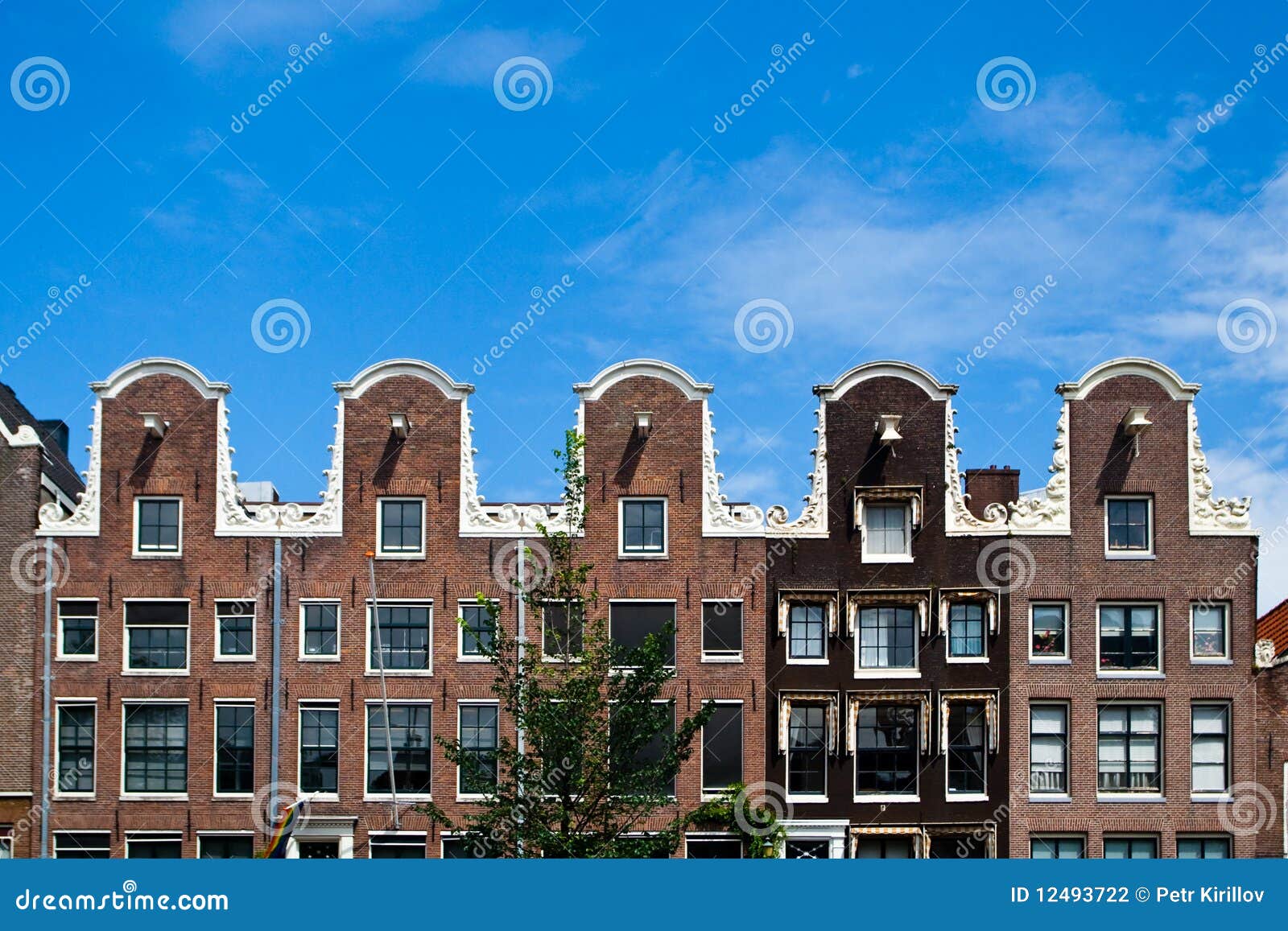 De Typische Huizen Van Amsterdam Stock Foto - Image of huizen, europa ...