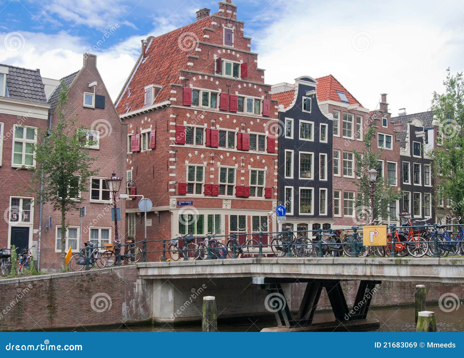 De Typische Huizen Van Amsterdam, Nederland Stock Afbeelding - Image of ...