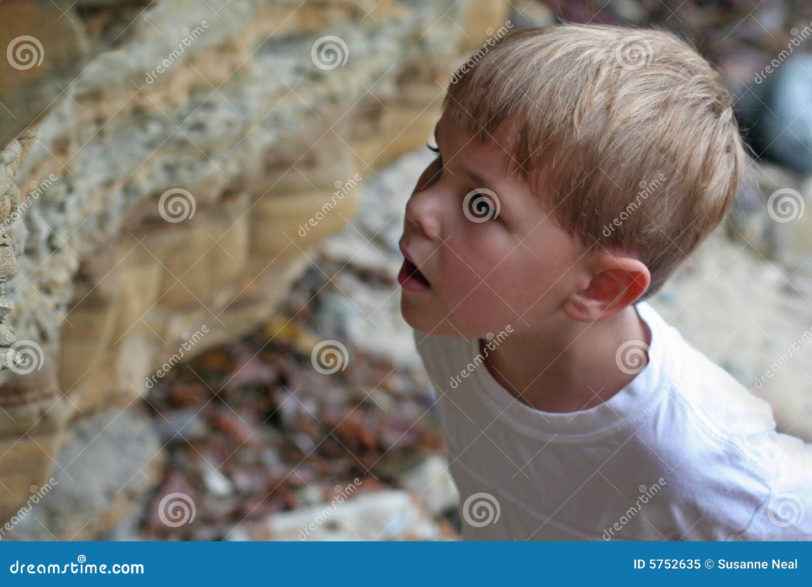 De Uitdrukking Van De Jongen Van Verbazing Stock Afbeelding - Image of ...