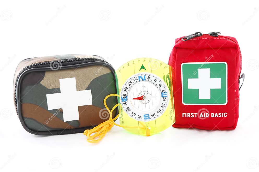 De Uitrusting Van De Eerste Hulp En Een Kompas Stock Afbeelding - Image ...