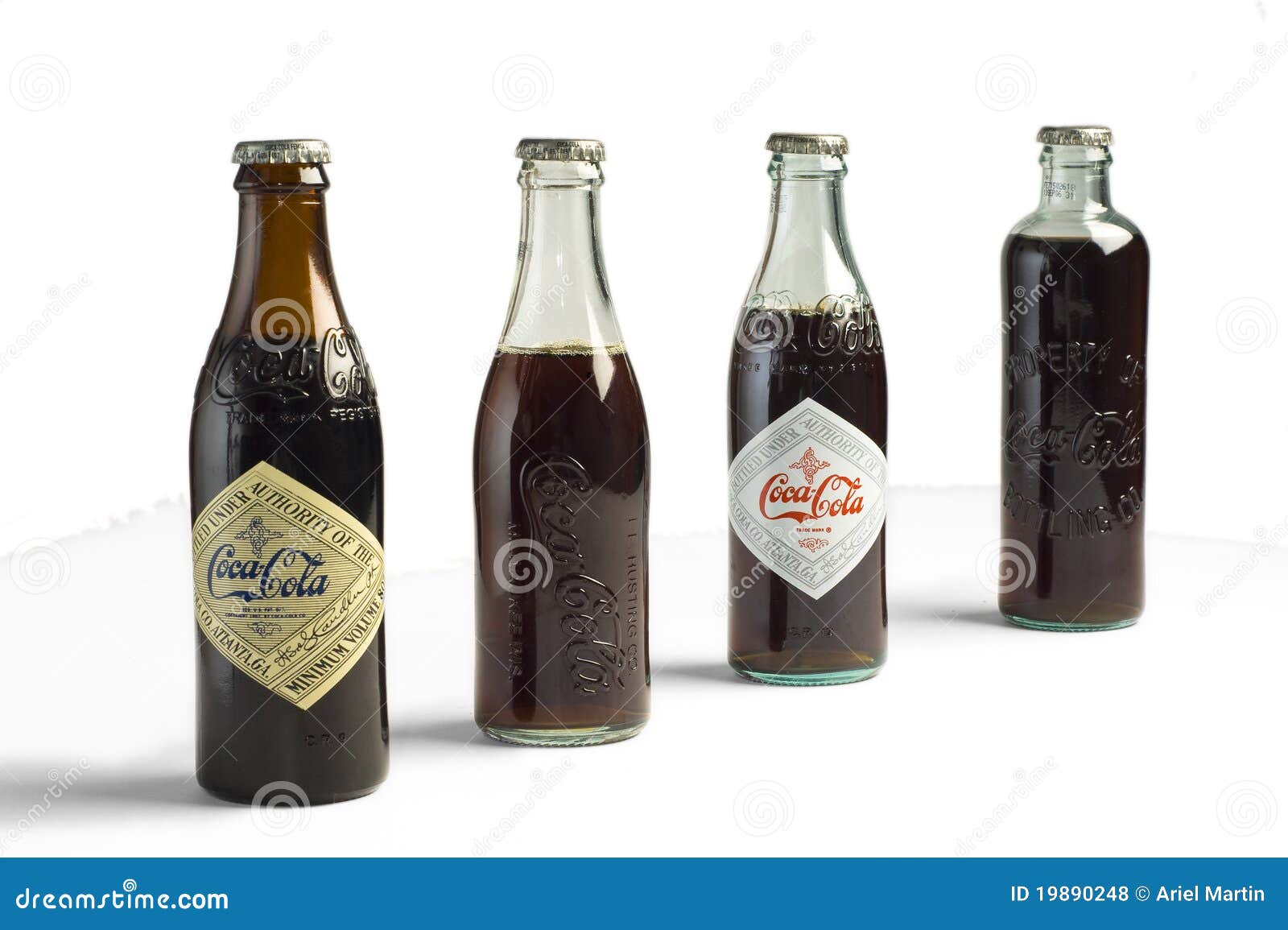 De Uitstekende Flessen Van De Coca-cola Redactionele Stock Foto - Image ...