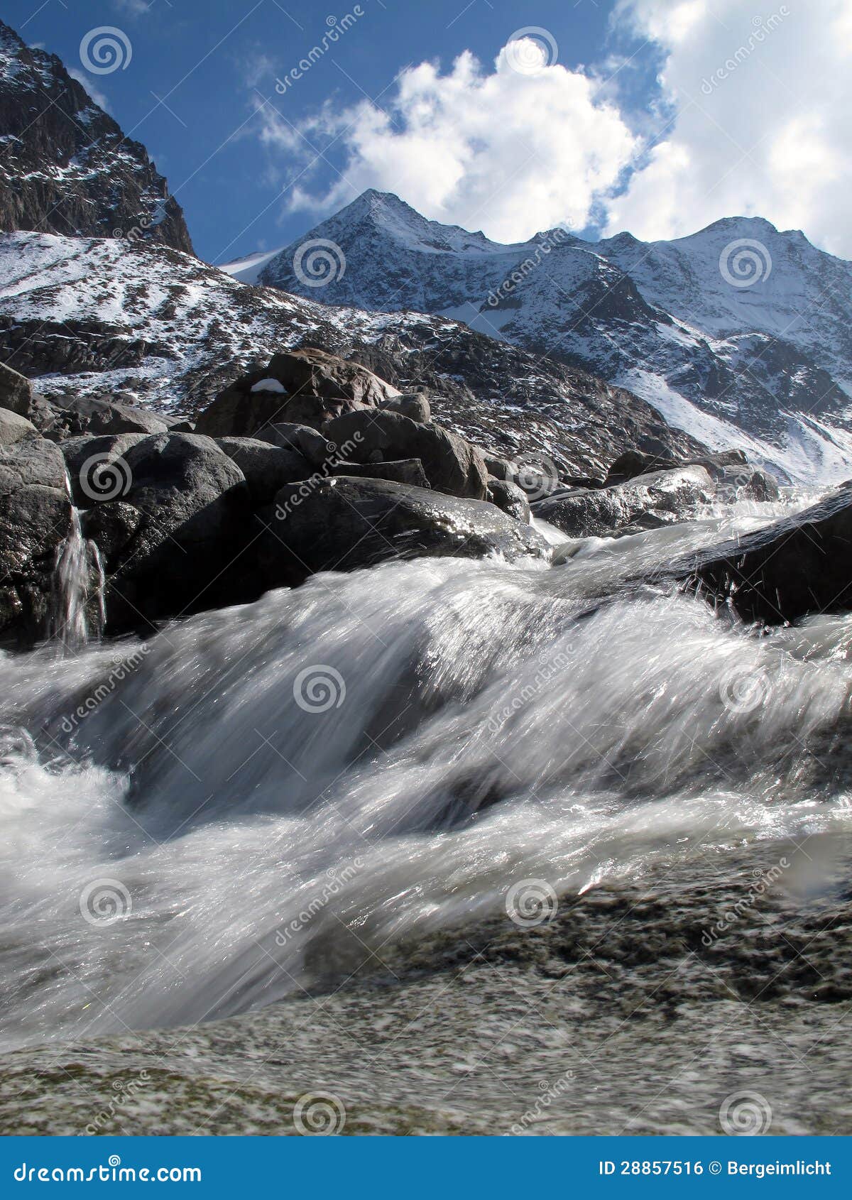 De Vallei Van Stubai: De Rivier Van De Gletsjer Stock Foto - Image of ...