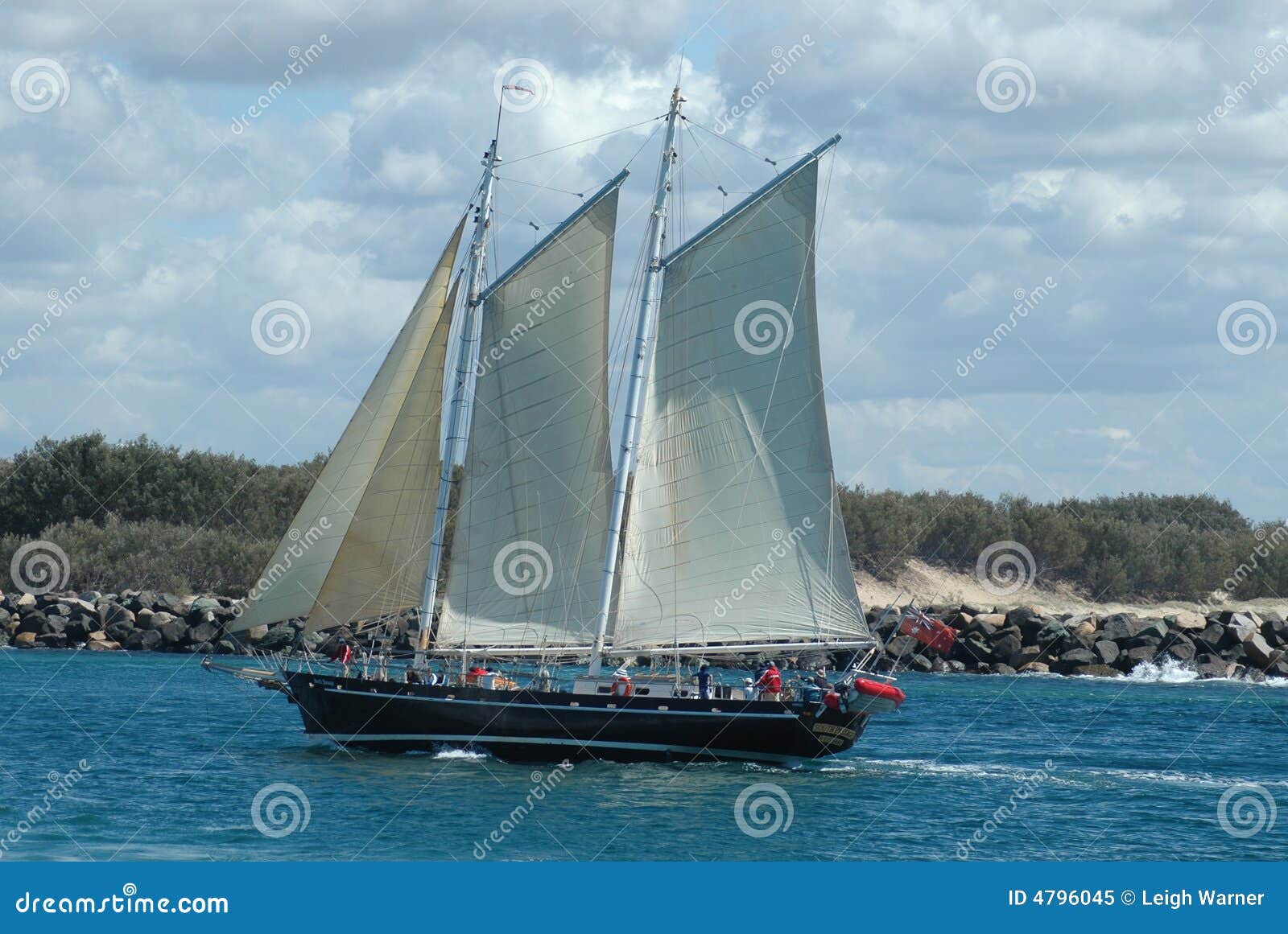 De Varende Boot Van De Olie Op Zee Stock Afbeelding - Image of kustlijn ...