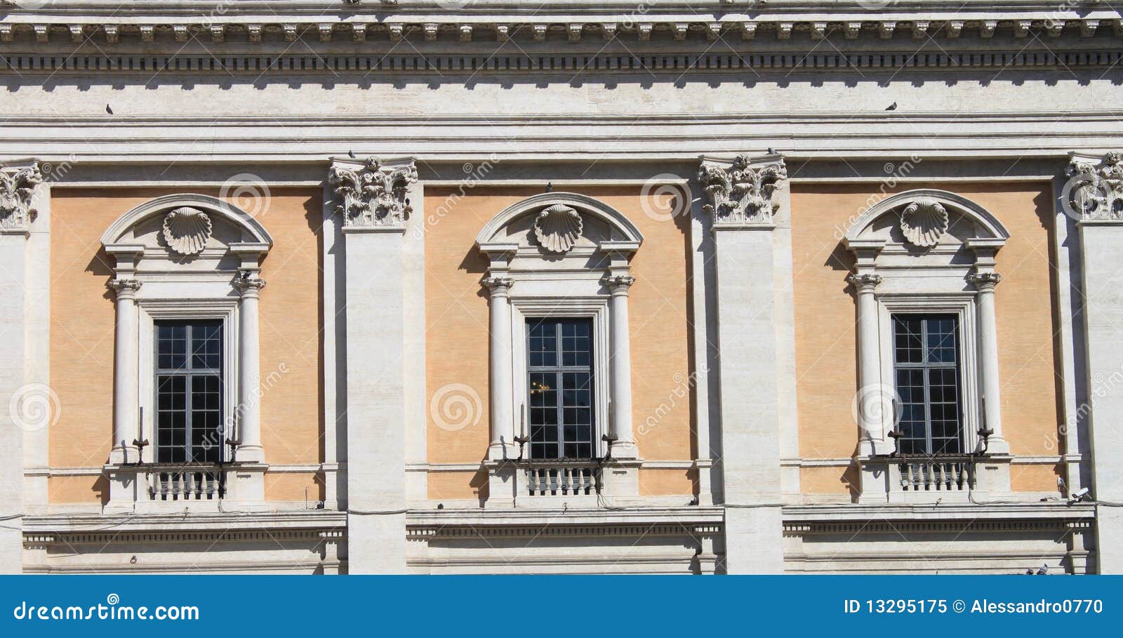 De Vensters Van De Renaissance Stock Afbeelding - Image of type ...