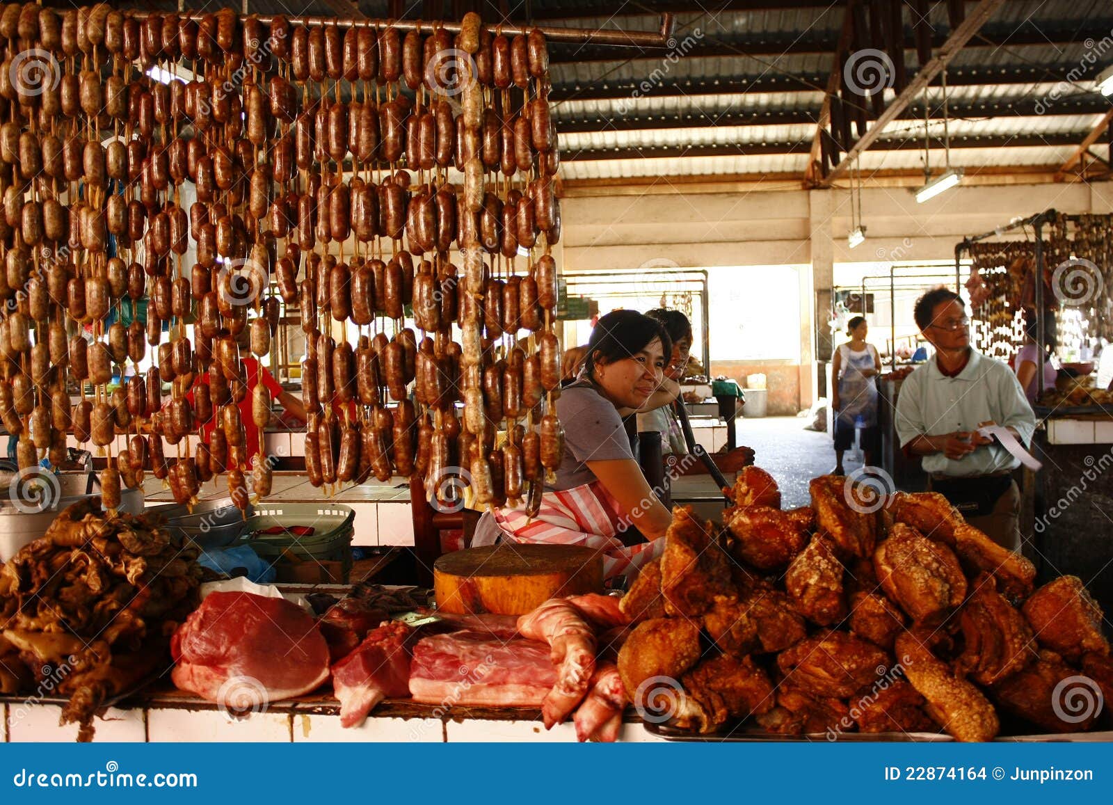 De Verkoper Van De Markt Van Het Vlees Redactionele Stock Afbeelding ...