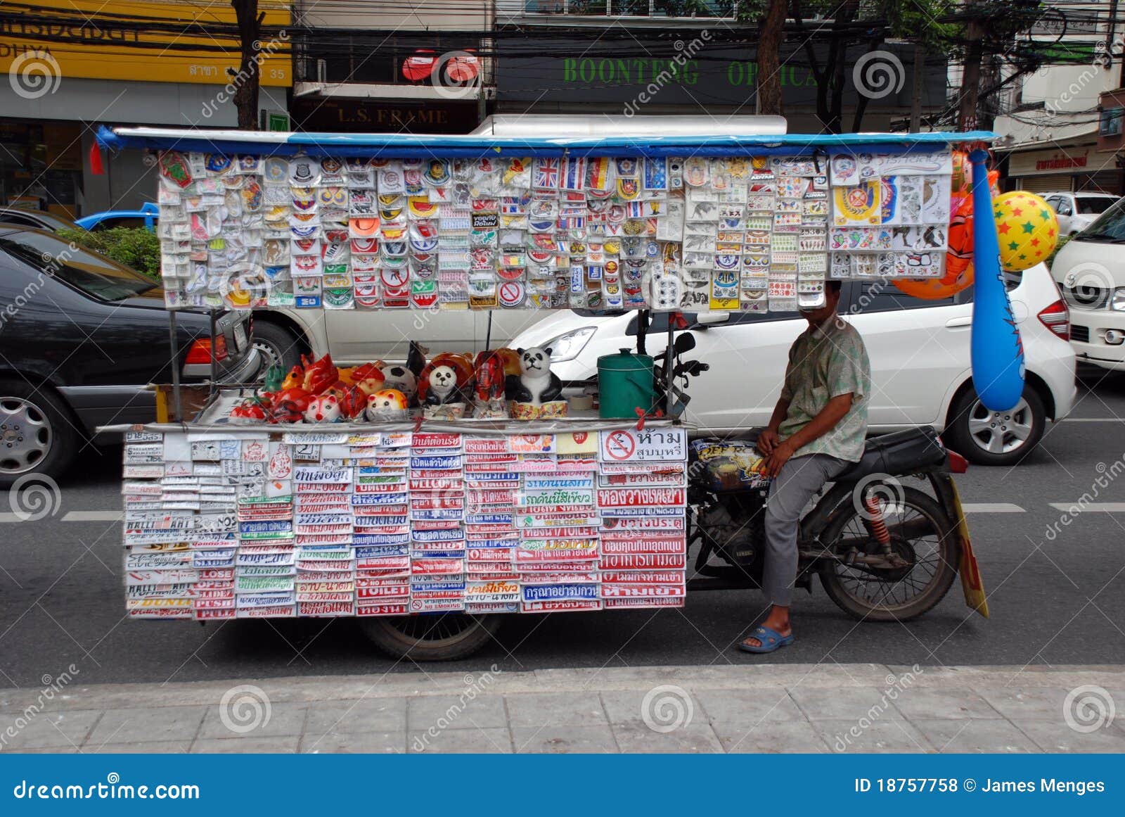 De Verkoper van de sticker redactionele stock foto. Image of thais ...