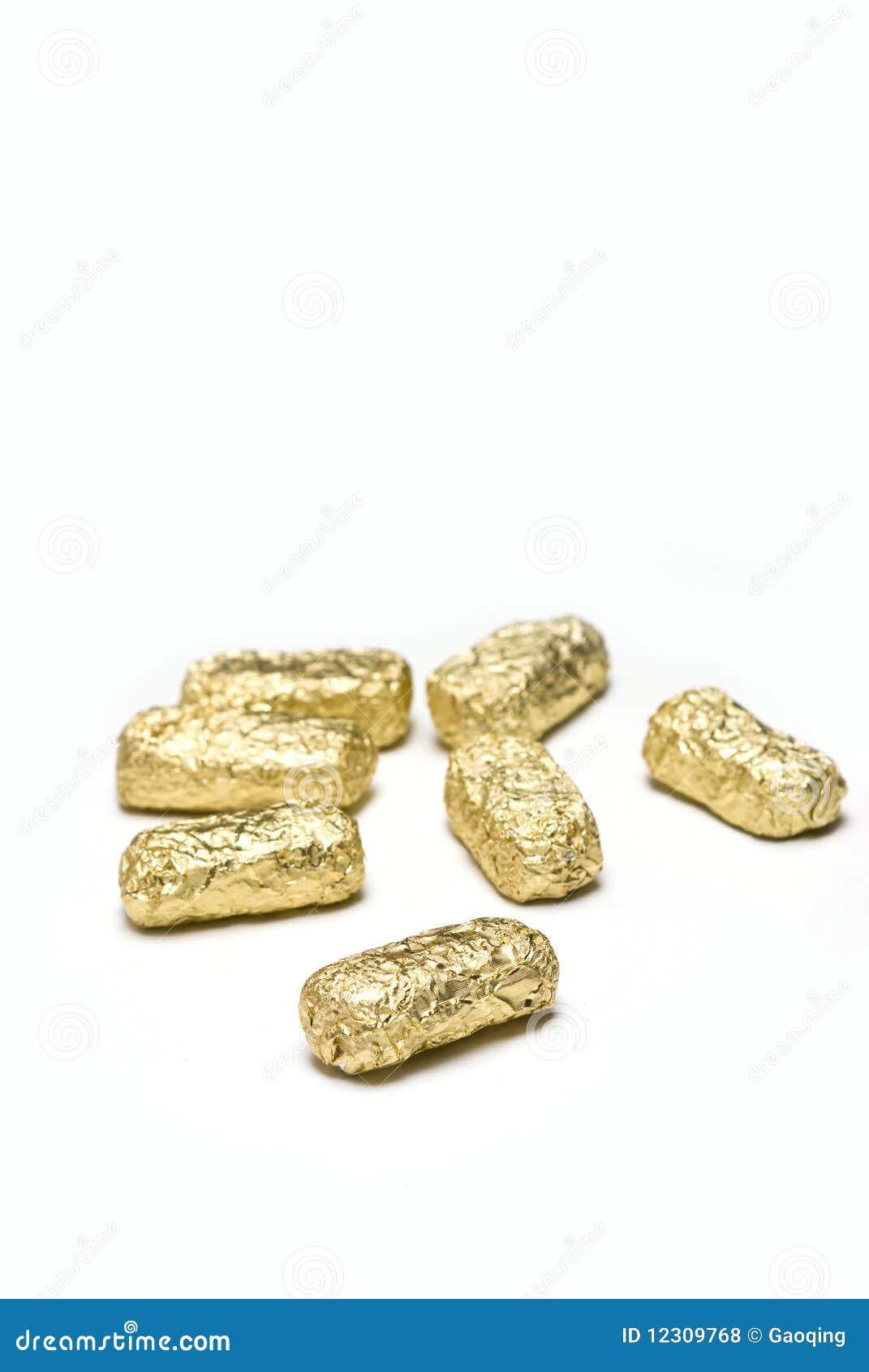 De Verpakking Van Gouden Chocolade Van Pasen Gouden Ei Stock Foto ...