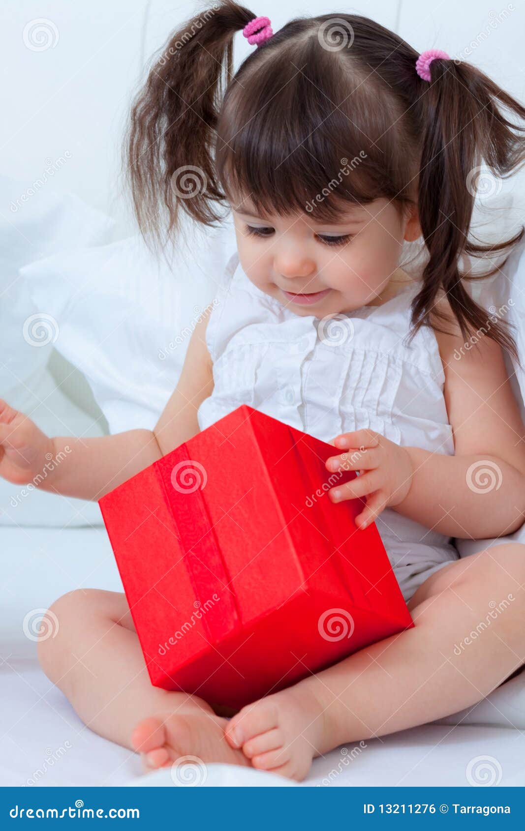 De verrassing van het kind stock foto. Image of geluk - 13211276