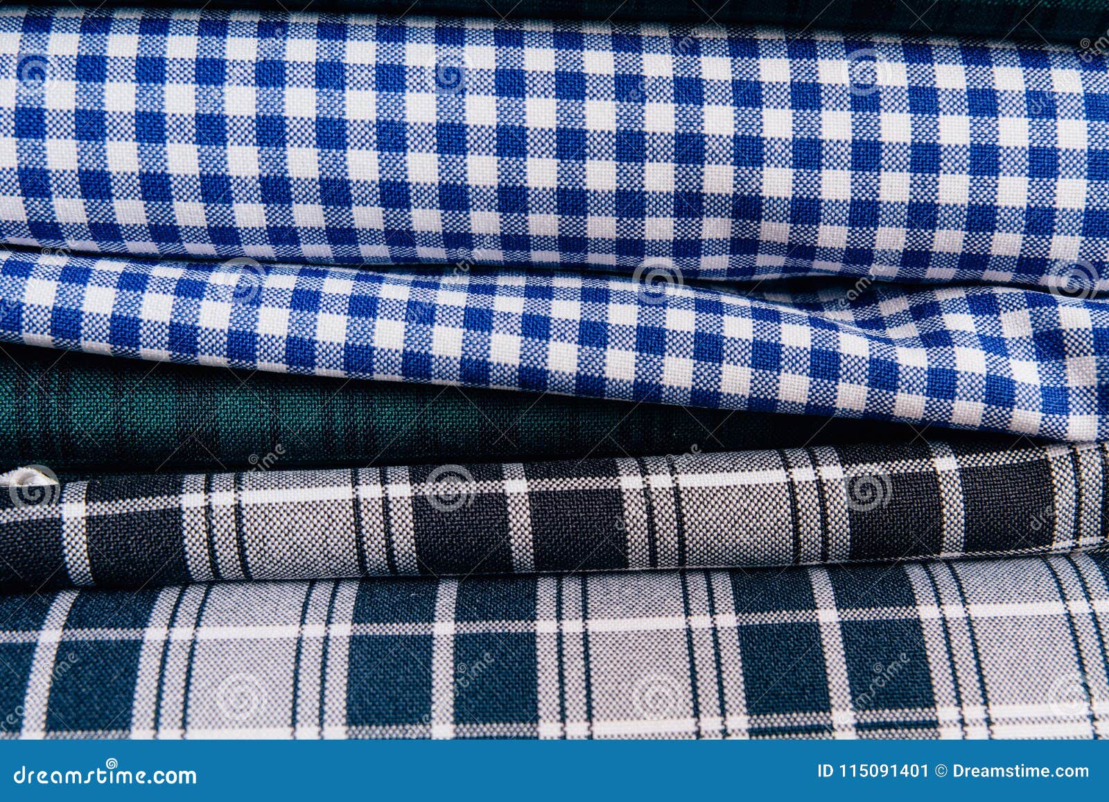 De Verschillende Types Van Stoffen Liggen Op Elkaar Stock Afbeelding ...