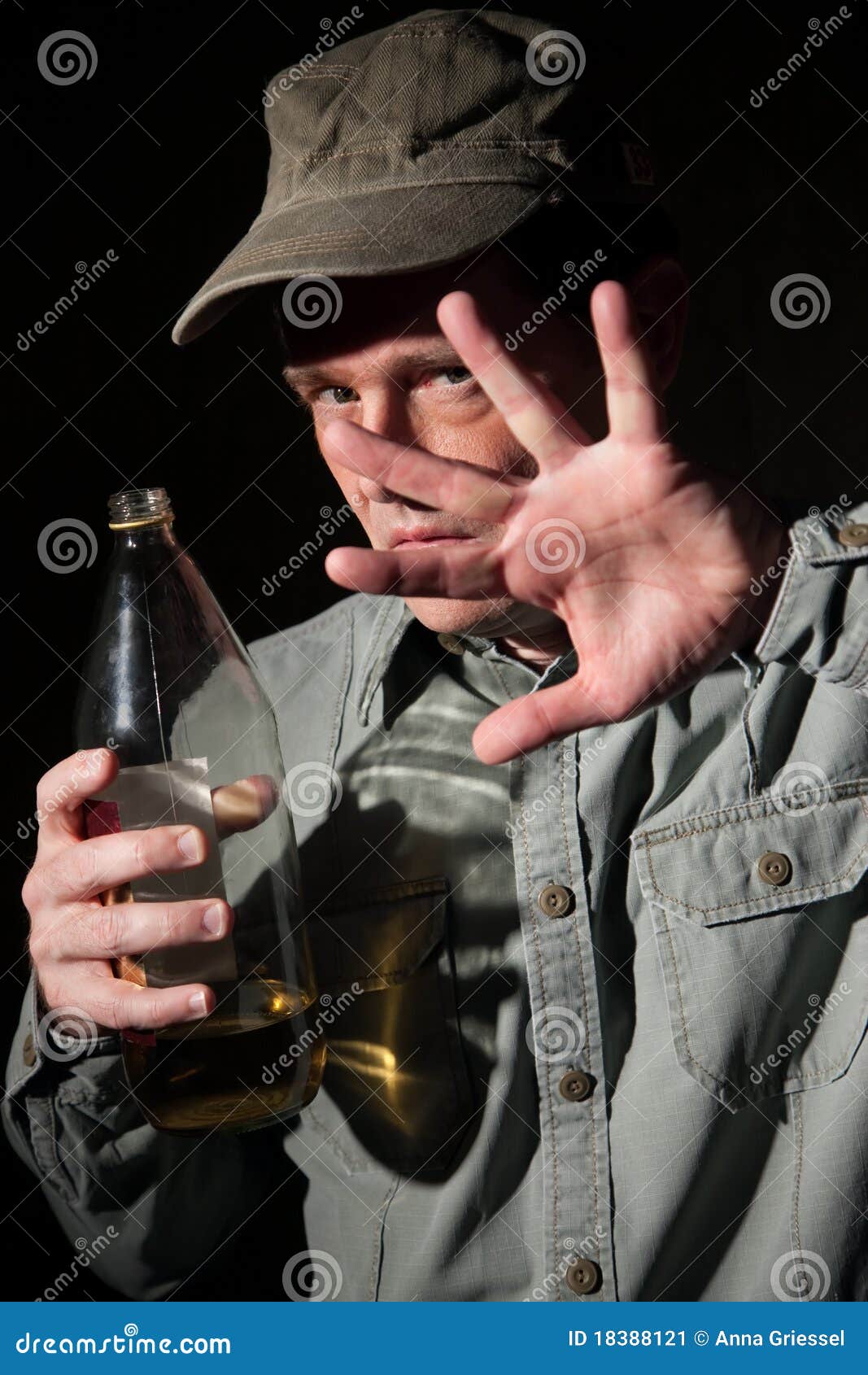 De Verslaafde Van De Alcohol Stock Afbeelding - Image of gevangen, hoed ...