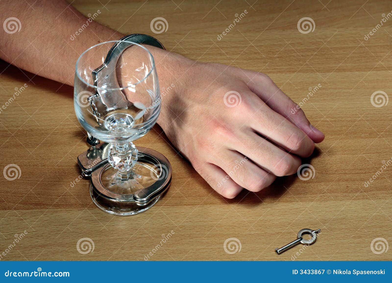 De Verslaving Van De Alcohol Stock Afbeelding - Image of verslavend ...