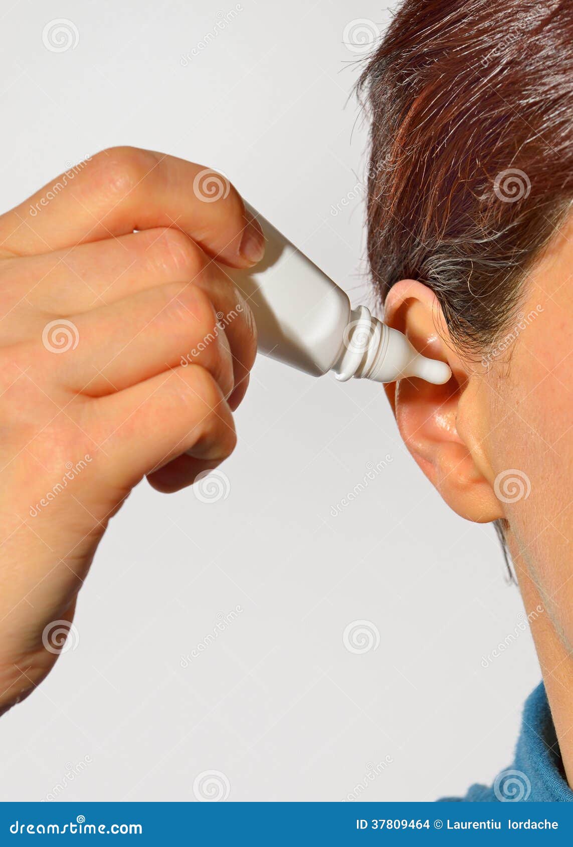 De Verwijdering Van De Oorwas Stock Foto - Image of stop, medisch: 37809464