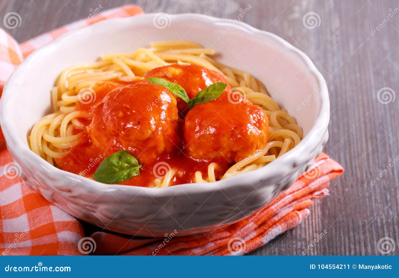 De Vleesballetjes Van Turkije in Tomatensaus Stock Afbeelding - Image ...