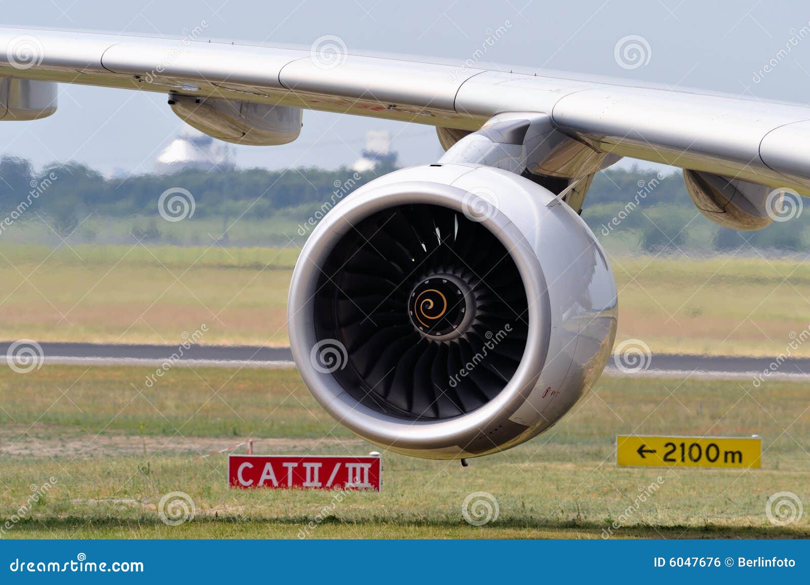De Vleugel Van De Straalmotor En Van Vliegtuigen Stock Foto - Image of ...