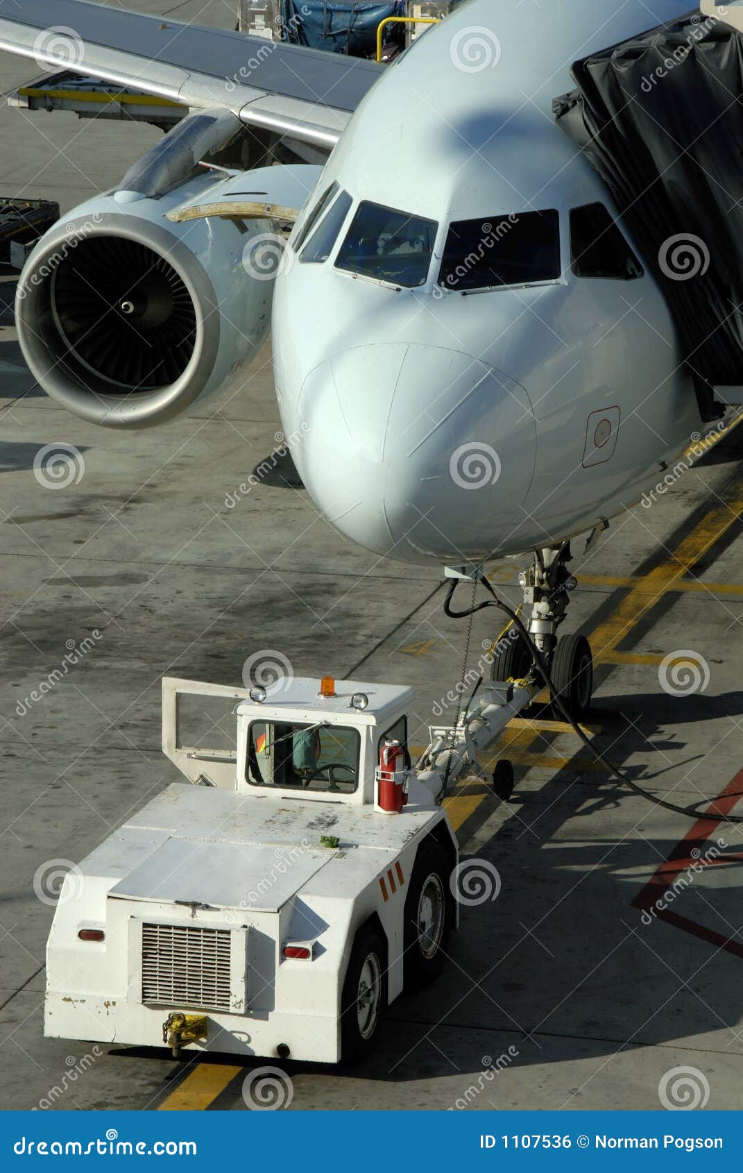 De Vliegtuigen Van De Passagier Stock Foto - Image of afstand, luchtbus ...
