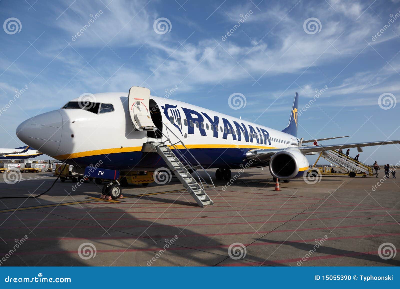 De vliegtuigen van Ryanair redactionele afbeelding. Image of reis ...