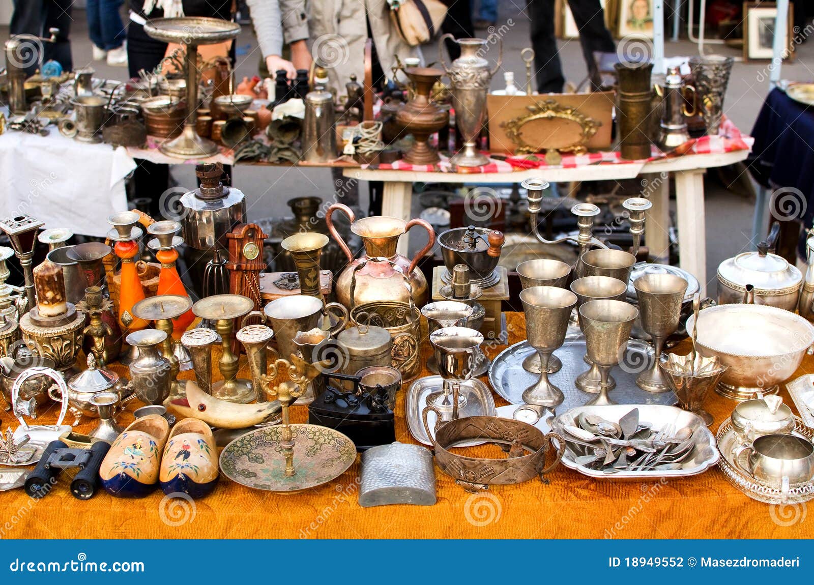 De Vlooienmarkt Van Boekarest Stock Foto - Image of boekarest, bazaar ...