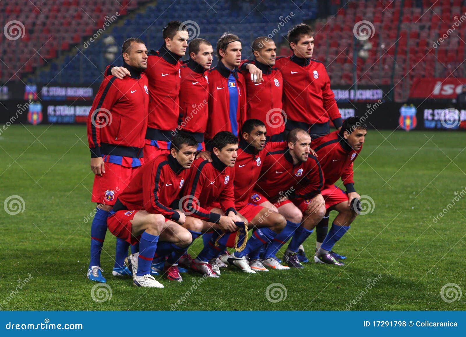 De voetbalteam van Steaua redactionele stock foto. Image of ploeg ...