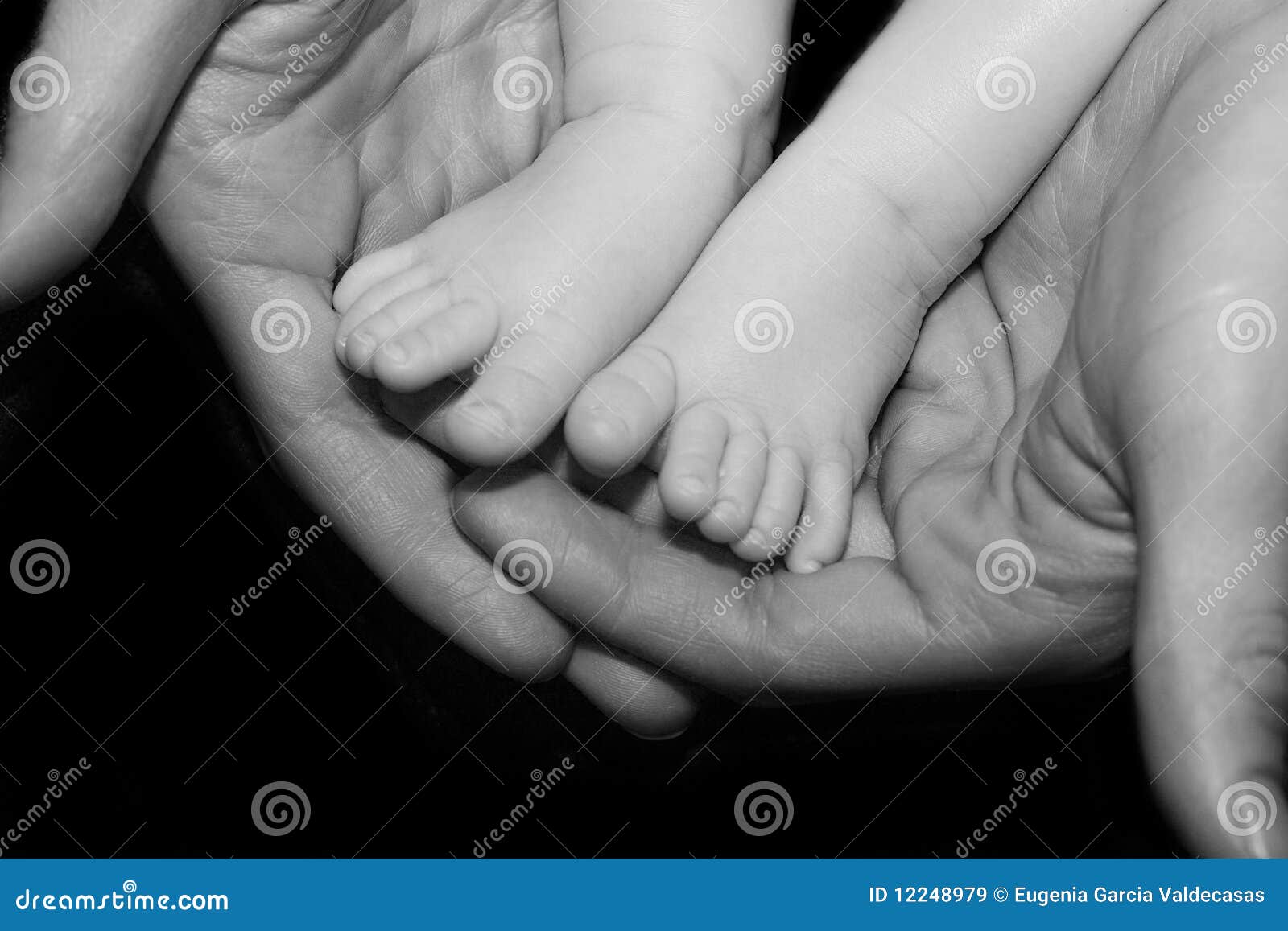 De voeten van de baby stock afbeelding. Image of vinger - 12248979