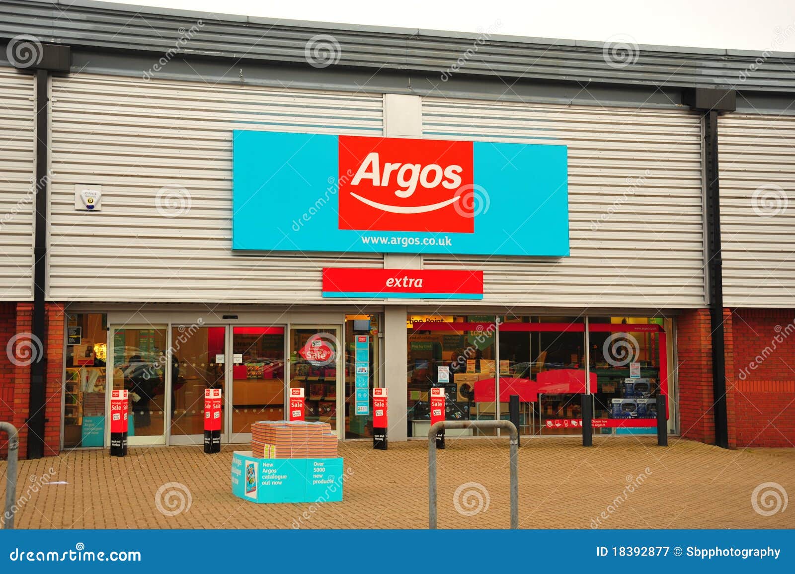 De Voorzijde Van De Opslag Van Argos Redactionele Fotografie - Image of ...