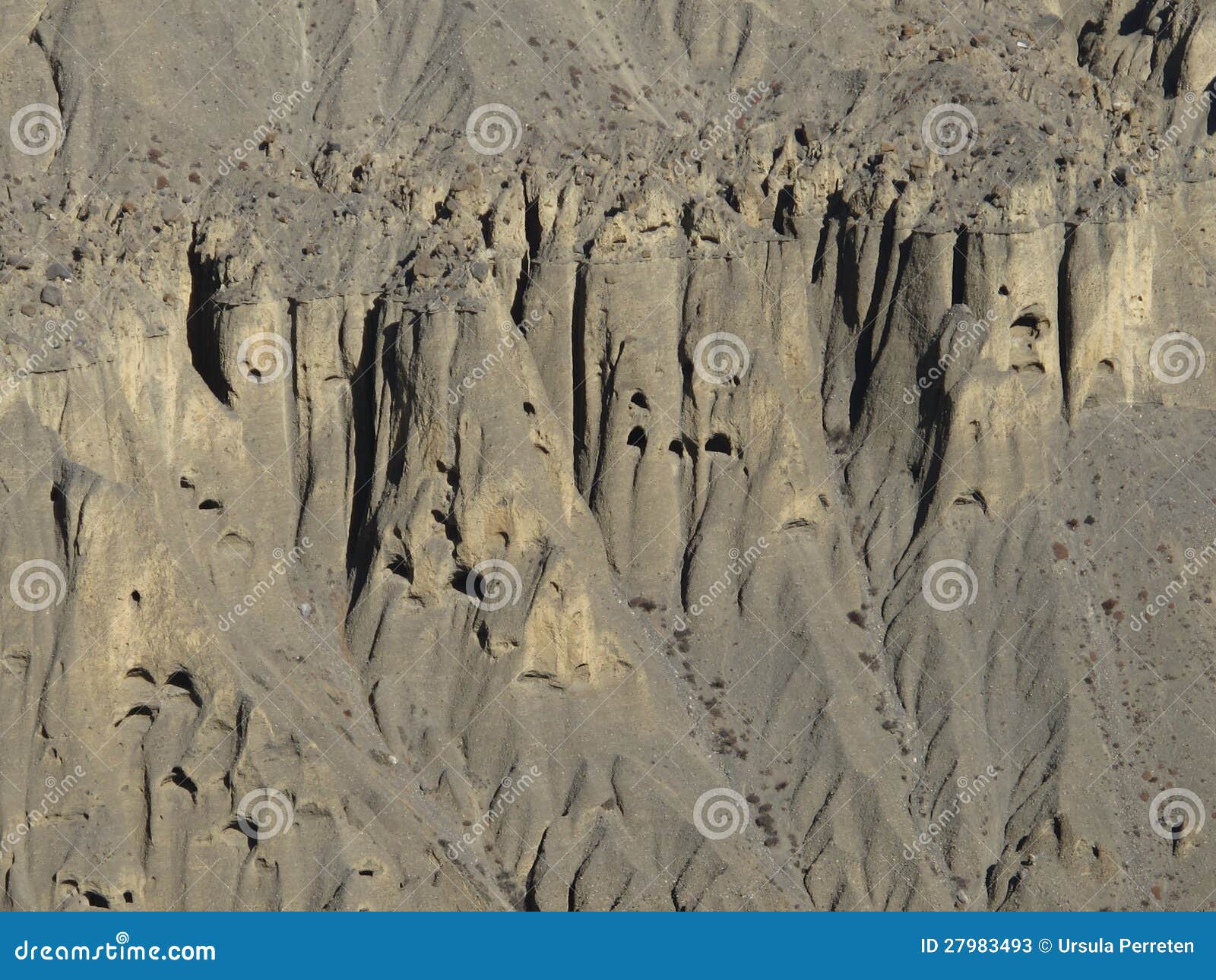 De Vorming Van Het Kalksteen Met Holen Stock Afbeelding - Image of ...