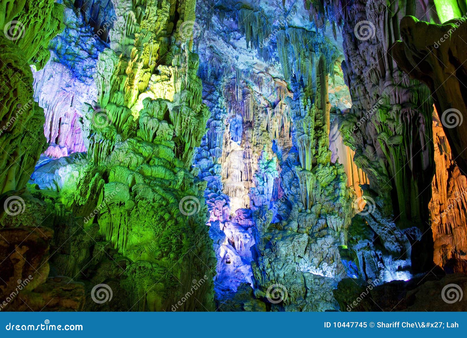 De Vormingen Van De Stalactiet En Van De Stalagmiet Stock Afbeelding ...