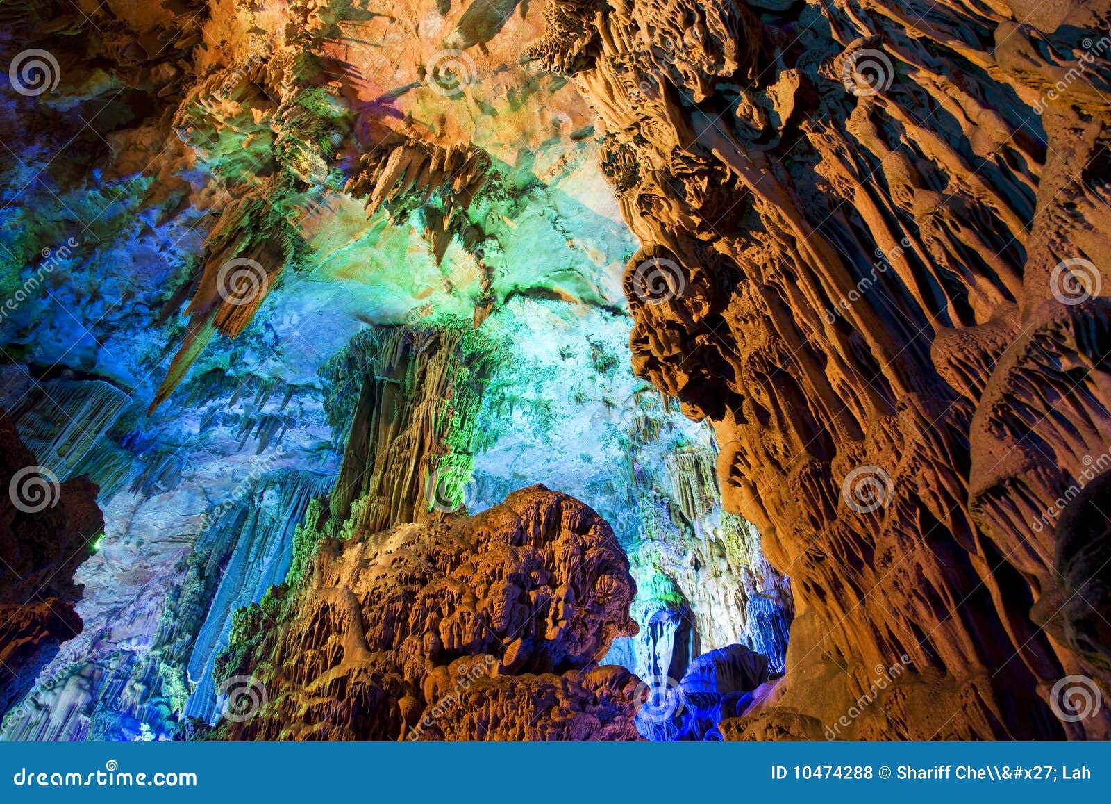 De Vormingen Van De Stalactiet En Van De Stalagmiet Stock Foto - Image ...