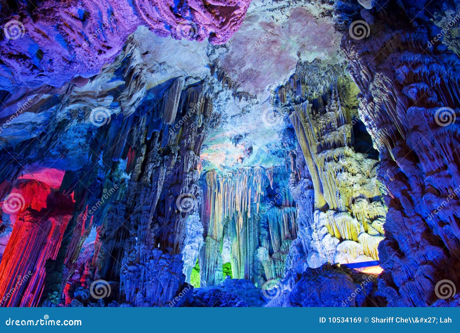 De Vormingen Van De Stalactiet En Van De Stalagmiet Stock Afbeelding ...