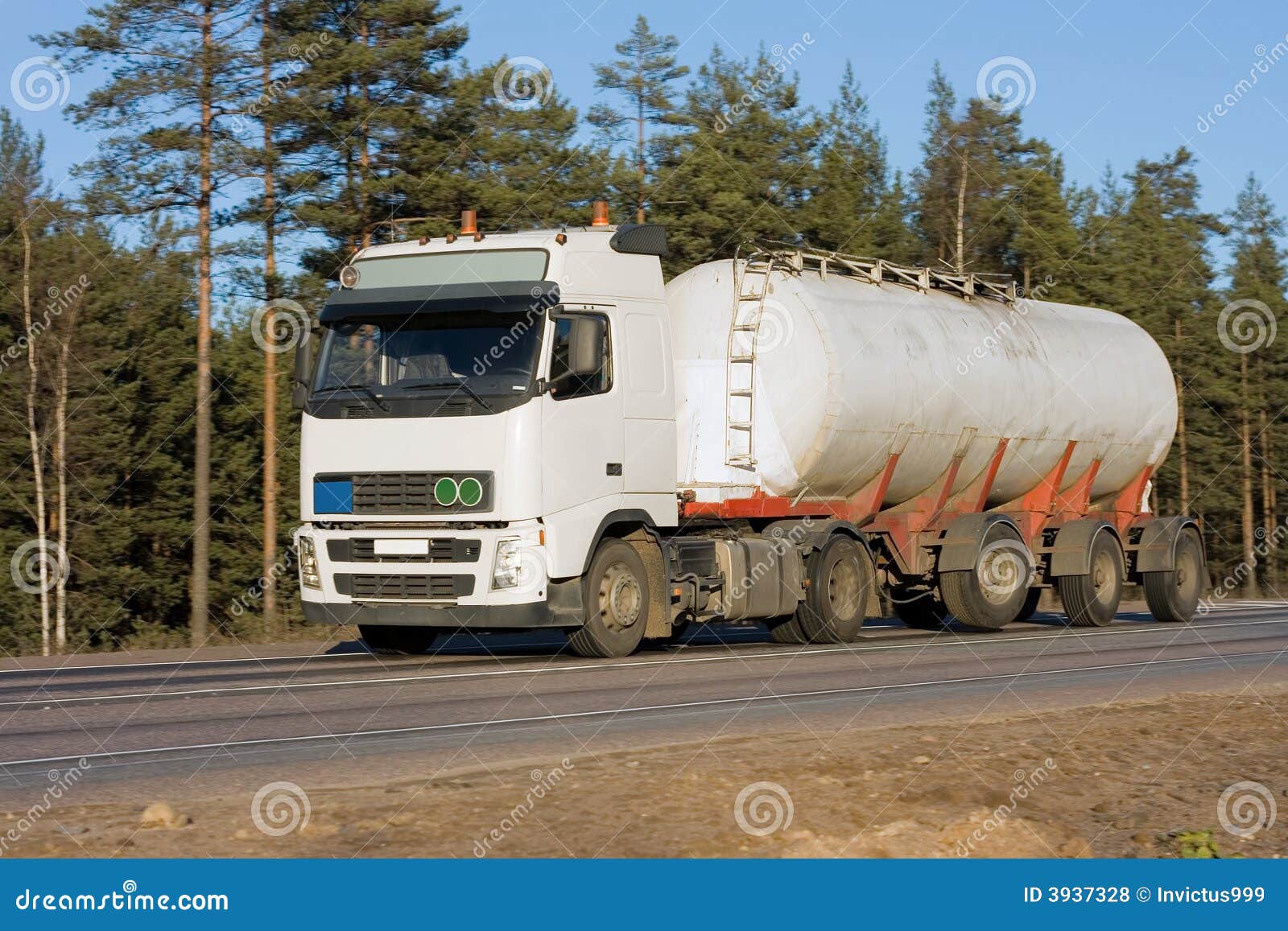 De Vrachtwagen Van De Tanker Stock Foto - Image of isoleer, vloeistof ...