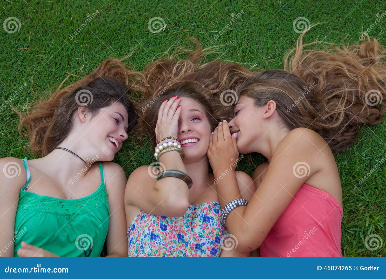 De Vrienden van de tiener stock afbeelding. Image of onderaan - 45874265