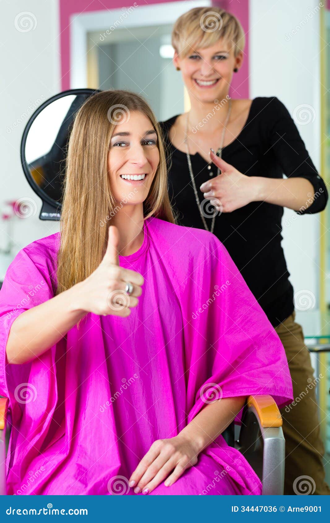 De Vrouw Bij Kapper Het Krijgen Adviseert Stock Foto - Image of zorg ...