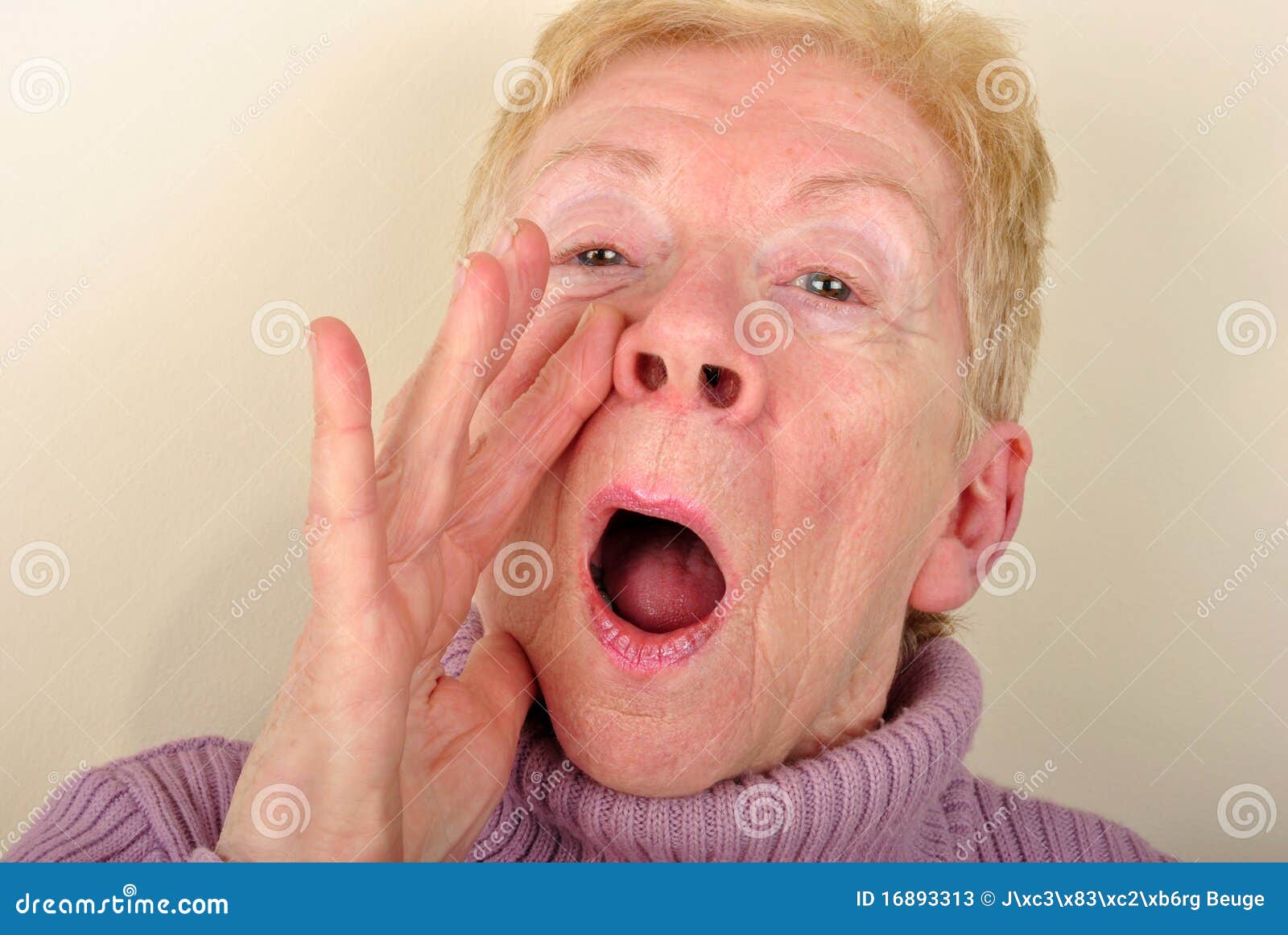 De Vrouw Schreeuwt Met Haar Open Mond Stock Afbeelding - Image of jong ...