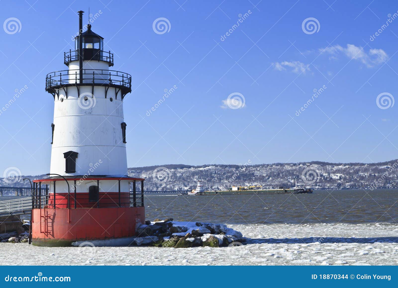 De Vuurtoren En De Aak Van Hudson Stock Foto - Image of baken, rivier ...
