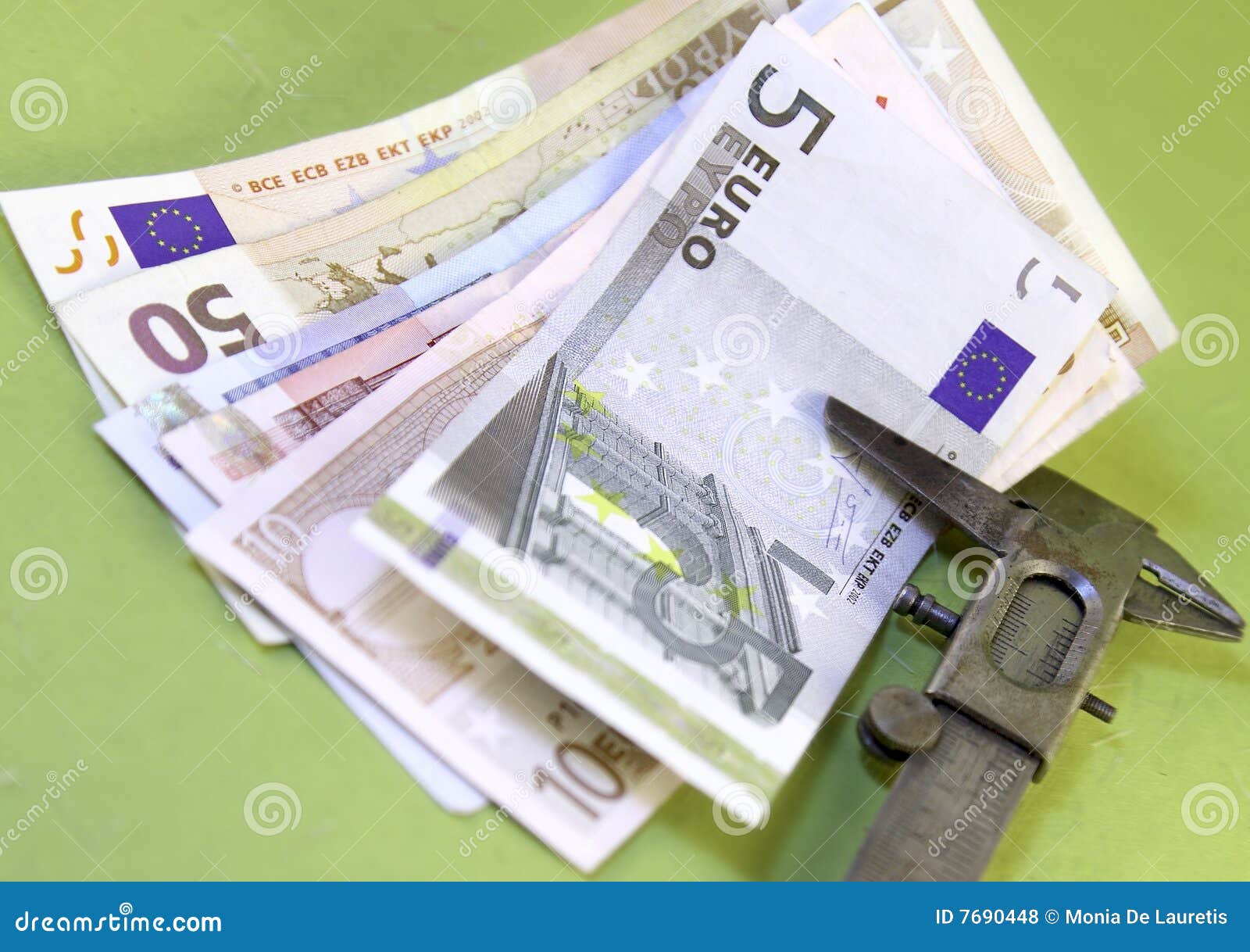 De waarde van het geld stock foto. Image of financiën - 7690448