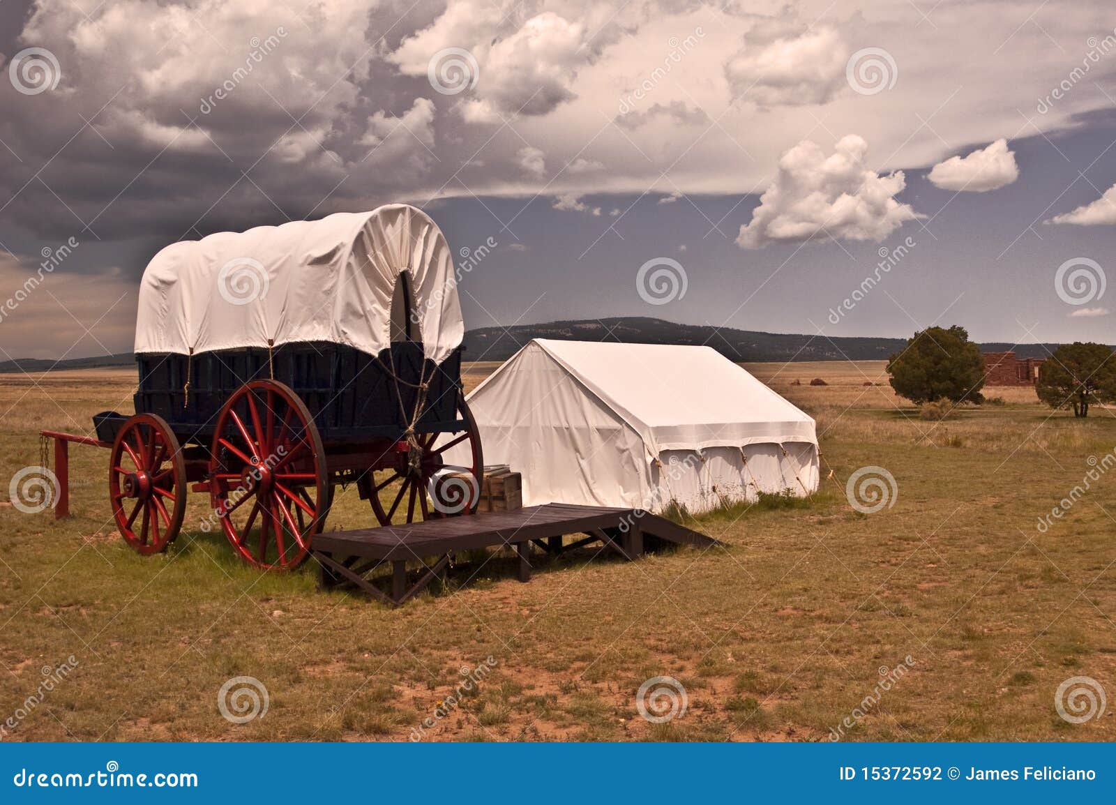 De Wagen En De Tent Van Conestoga Stock Foto - Image of nieuw, wagen ...