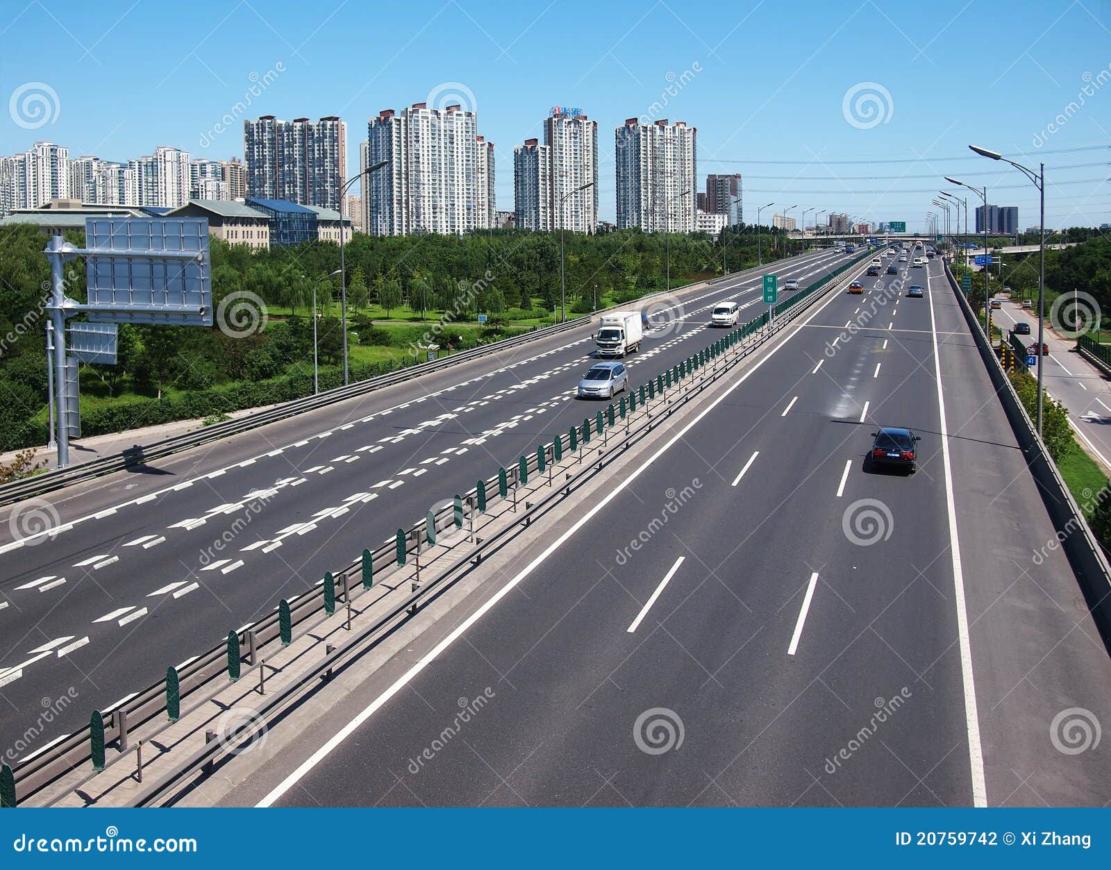 De Weg En De Weg Van De Stad Van China Peking Redactionele Fotografie ...