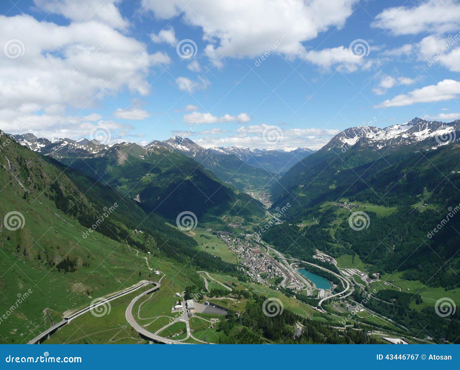 De Weg Van De Gotthardpas, Ticino, Zwitserland Stock Afbeelding - Image ...