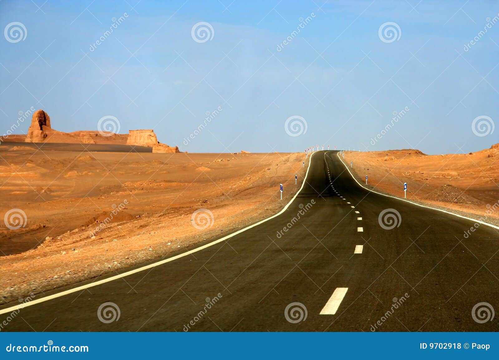 De Weg van de woestijn stock foto. Image of leegte, rots - 9702918