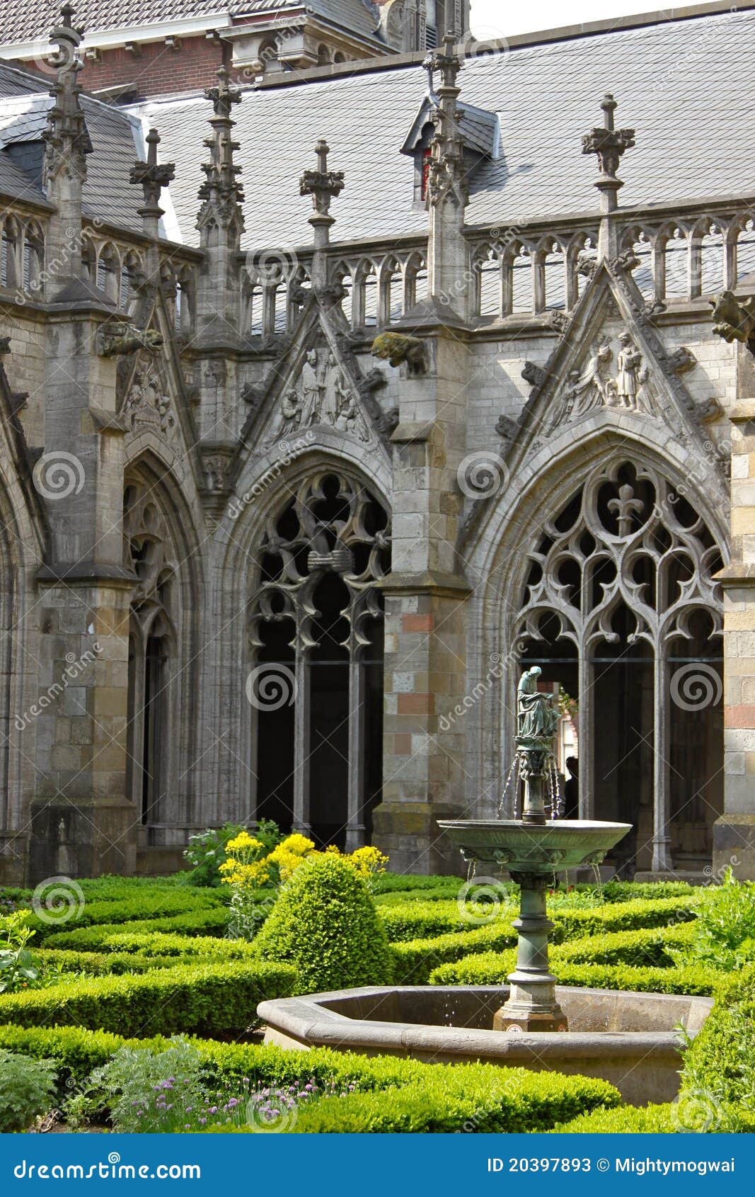 De Werf Van De Kathedraal in Utrecht Stock Afbeelding - Image of ...